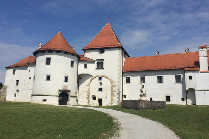 Varazdin Baroque Town & Trakoscan Castle, Small Group From Zagreb - Exploring Trakoscan Castle