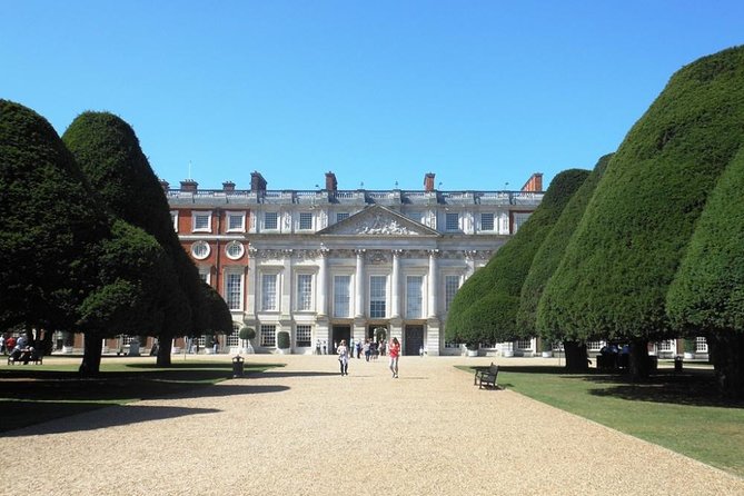 Windsor Castle and Hampton Court Private Car Tour - Visiting the Royal Residence at Windsor Castle
