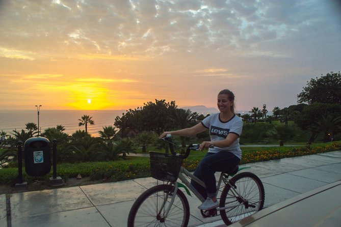 Lima Bike Tour Miraflores - Barranco + Huaca Pucllana! - Exploring Miraflores and Barranco