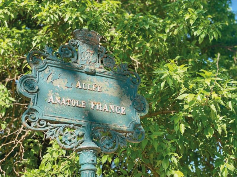 Paris: Smartphone Audio Walking Tour Around the Eiffel Tower - Visiting the Eiffel Tower Gardens