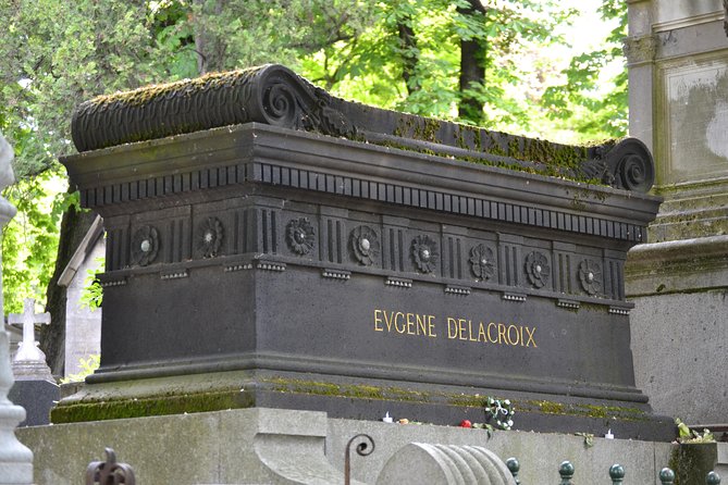 Pere Lachaise Cemetery Walking Tour in Paris - Tips for an Enjoyable Experience