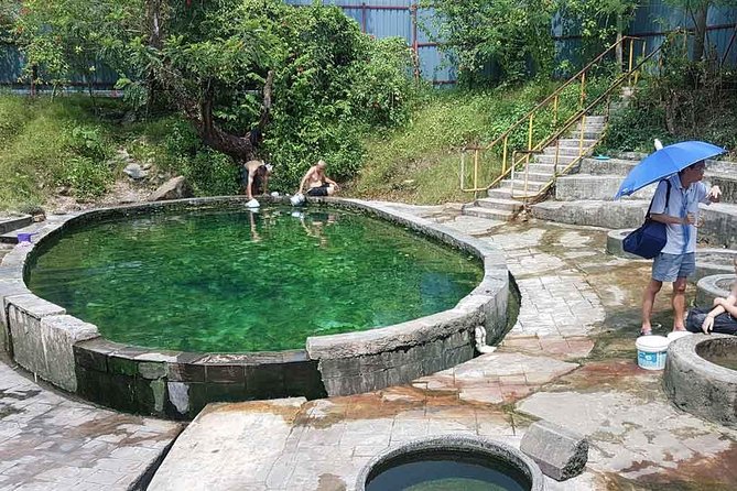 Batu Caves,Waterfalls and Hot Springs Tour With Lunch - Discover the Natural and Cultural Charms of Kuala Lumpur with This Day Tour