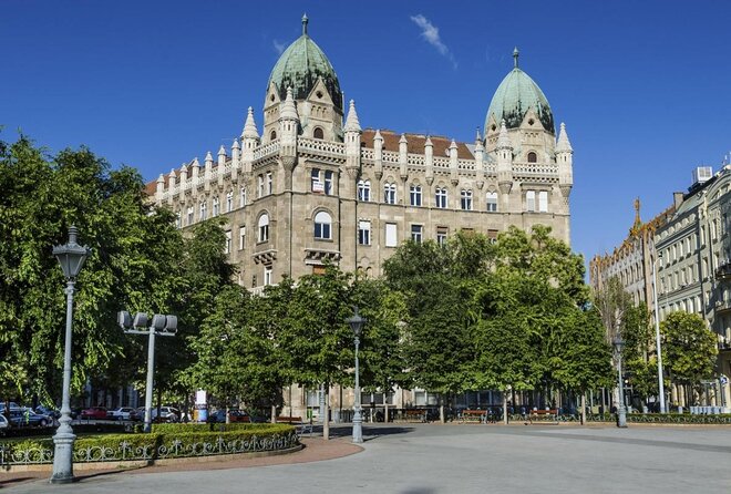 Budapest Christmas Walking Tour & Entry to St Stephens Basilica - Key Points