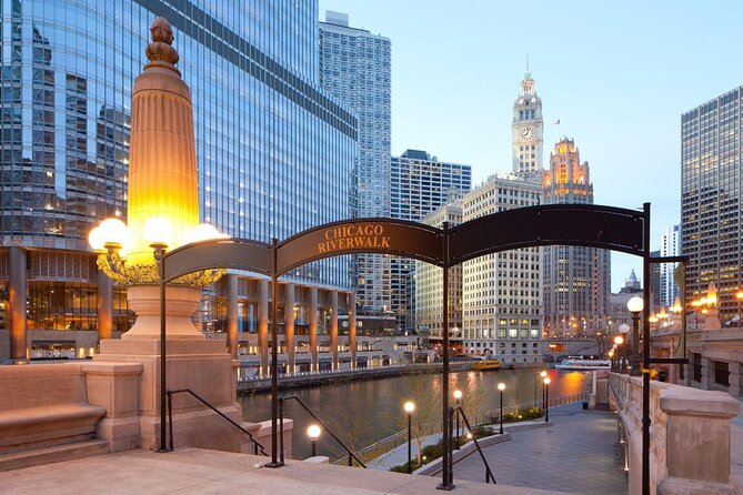 Chicago in a Day: Food and Architecture Private Walking Tour - A Deep Dive into the Tour Experience