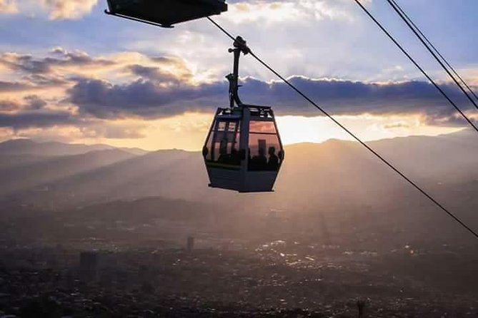 City Tour & Comuna 13 - Tour Overview