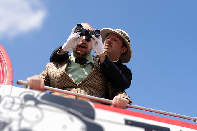 Classic London Sightseeing Tour With Live Comedian Onboard - Key Points