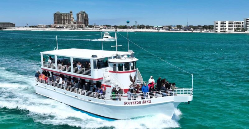 Destin: Dolphin Cruise aboard a Glass-Bottom Boat - Discovering the Dolphin Cruise on a Glass-Bottom Boat in Destin