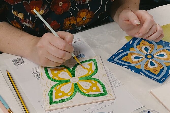 Downtown Porto Tile-Painting Workshop With Porto Wine – Bainharia - Overview of the Workshop