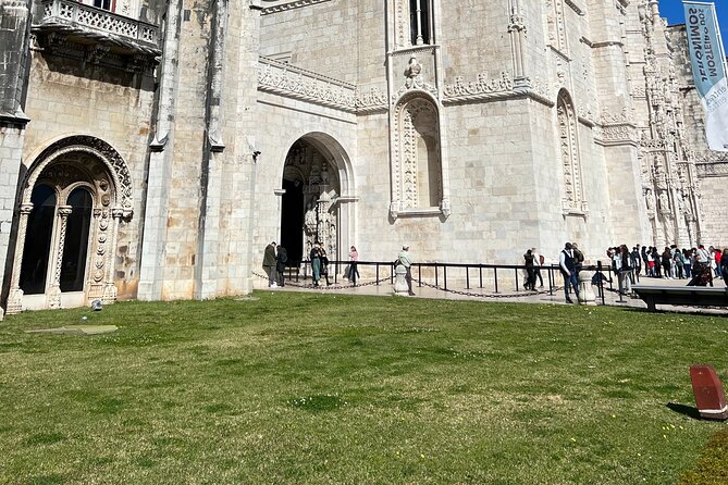 Jeronimos Monastery Guided Tour - Small Groups - Tickets Included - Tour Overview