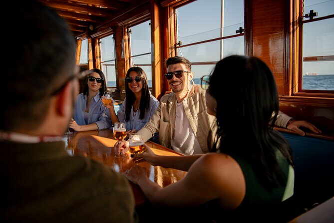 Live Music & Sunset Wooden Boat in Barcelona - Key Points