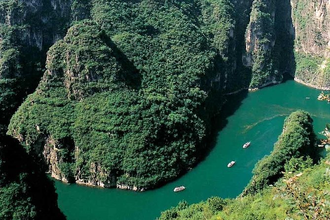 Longqingxia Gorge Cruise and Guyaju Cave Dwellings Private Day Tour - Exploring the Longqingxia Gorge and Guyaju Caves: A Detailed Review