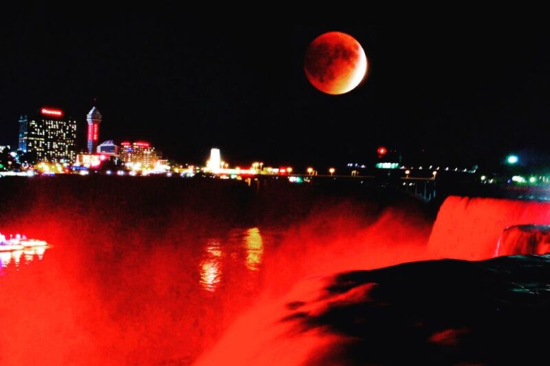 Niagara Falls: Mobsters & Mayhem Illumination tour - Key Points
