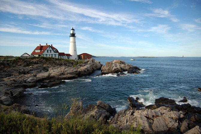 Private Sightseeing Charter on a Vintage Lobster Boat with Drinks - An Authentic Portland Waterway Adventure