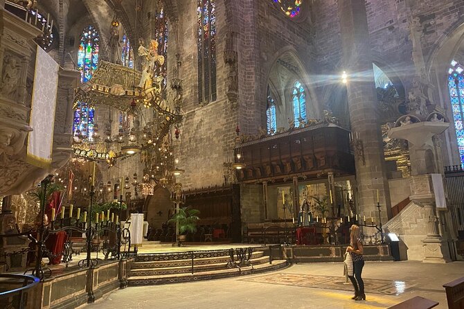 Private Tour: Palma De Mallorca Old Town, Palma Cathedral and Cruise - Admiring the Architectural Grandeur of Palma Cathedral
