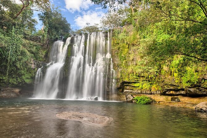Private Tour Rio Celeste, Waterfalls, Rainforest, Sloth Encounter - Key Points