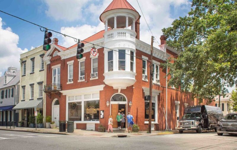 Savannah: Local Favorites Walking Food Tour - Savannah: Local Favorites Walking Food Tour — A Taste of the Most Authentic Savannah