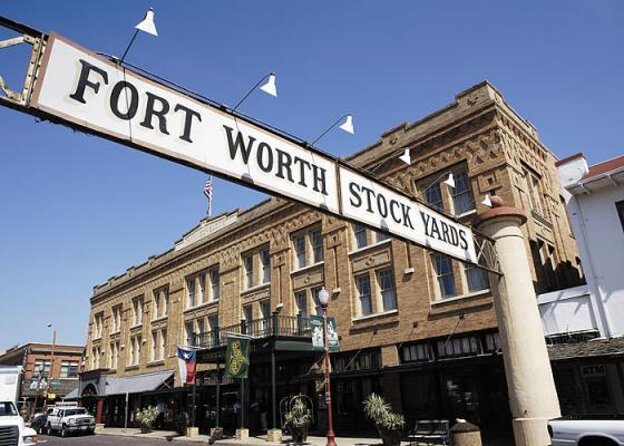 Stockyards History Tour Fort Worth Pub Crawl - Exploring the Stockyards of Fort Worth: A Guide to the Popular Pub Crawl and History Tour
