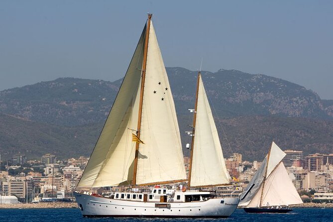 1,5 Hour sunset Tour on a Historical Boat with music DJ &, drinks - Key Points