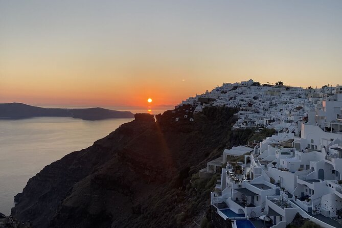 3 hours Panoramic Tour to Oia - Transportation and Group Size
