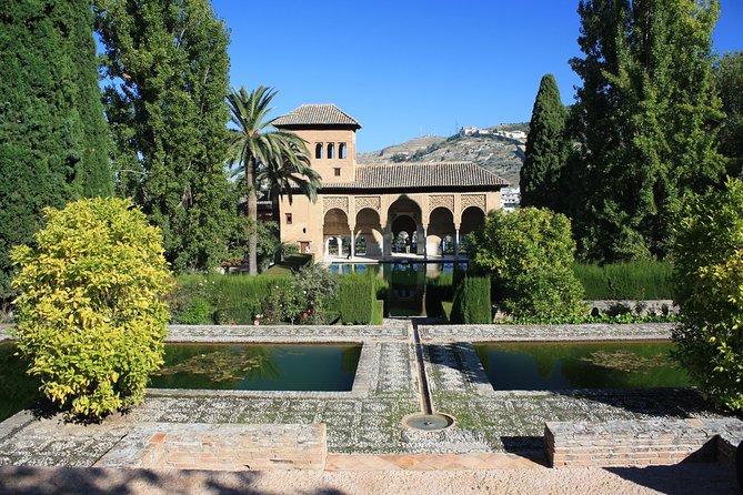4-Day Guided Tour Cordoba, Seville, Granada and Toledo from Madrid - Who Should Consider This Tour?