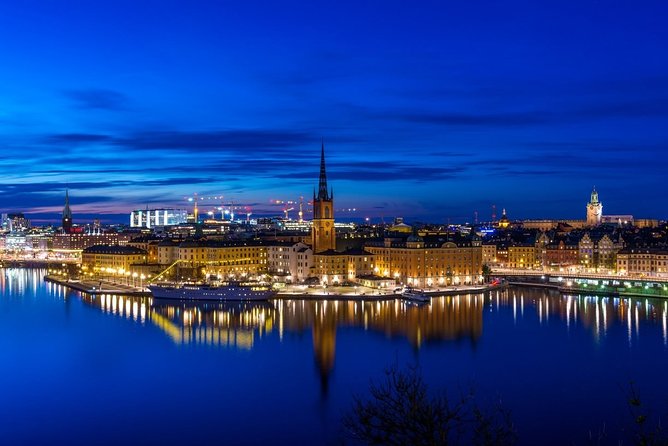 Airport Transfer: Airport ARN to Stockholm by Business Car