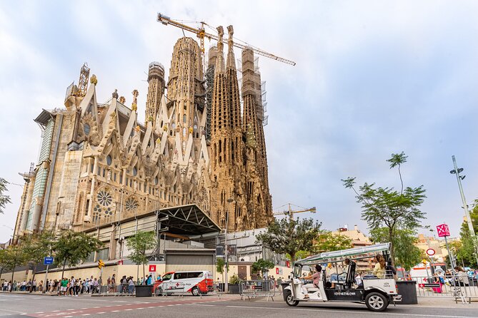 Barcelona Expert Plus Tour in Private Eco Tuk Tuk - How the Tour Works: Practical Details