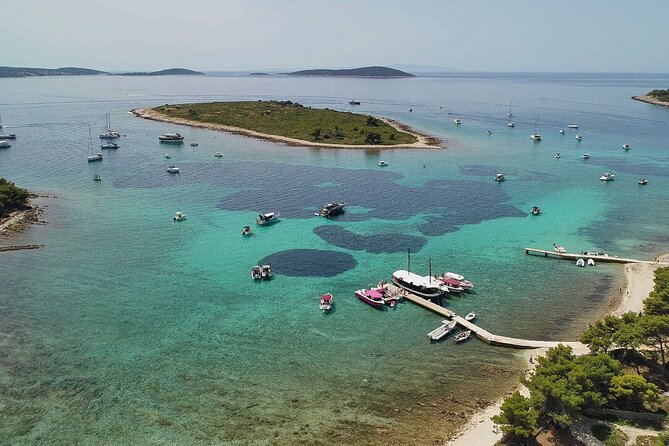 Blue Lagoon and 3 Islands Speedboat Tour from Trogir - Transportation and Group Dynamics