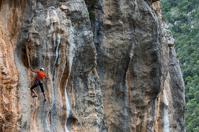 Climbing in Leonidio with instructor - Exploring Leonidio’s Climbing Scene