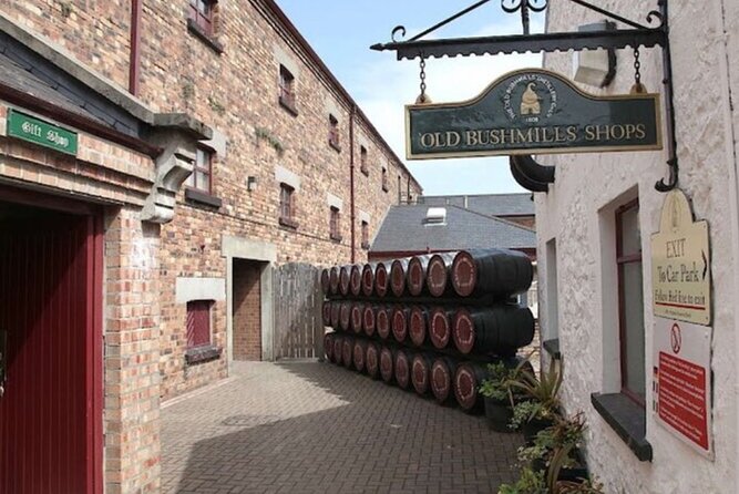 Giants Causeway and Belfast 2 Days with Private Chauffeur Tour