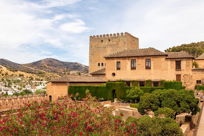Granada (Alhambra) Scavenger Hunt and Sights Self-Guided Tour - Practical Details and What to Expect