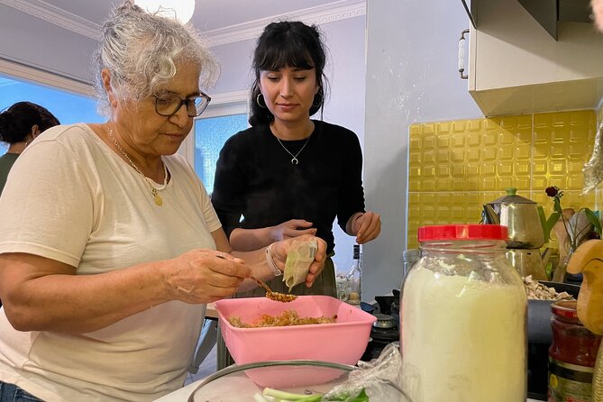 Istanbul Vegan/Vegeterian Cooking Class with Locals at Home
