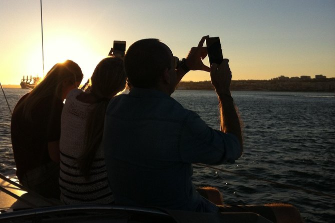 Lisbon Sunset Sailing Cruise with a Drink-2h Small Group Tour