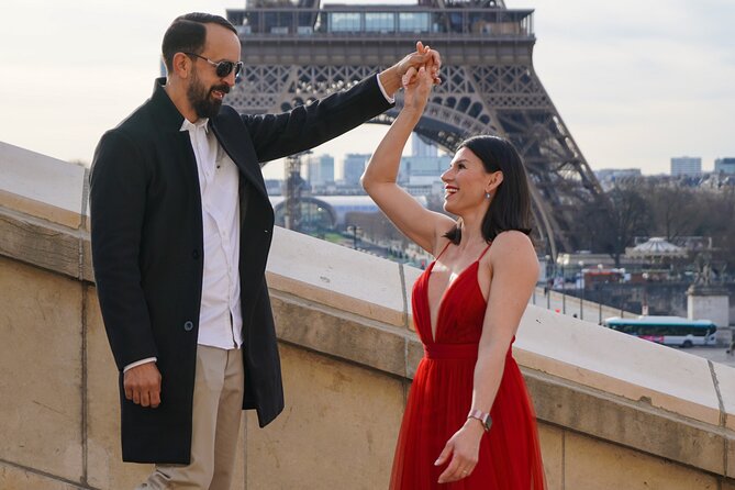 Photo Session in Paris - Photographer at the Eiffel Tower