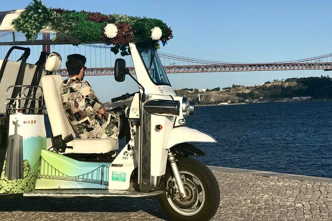 Private tuk tuk tour in old city Lisbon (Standard-1h30)