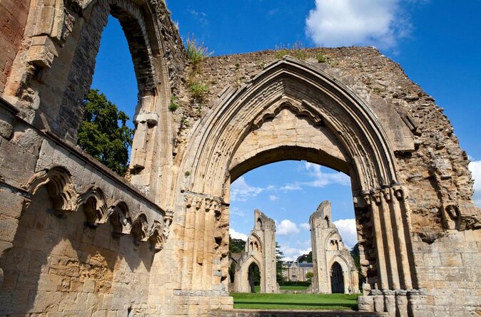 2 DAY TOUR | Jurassic Coast, Glastonbury, Stonehenge & Salisbury - Transportation, Group Size, and Practical Details