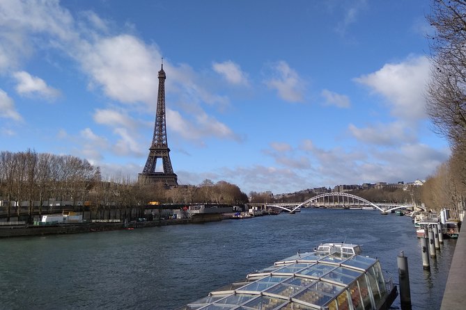 Audioguide - The Eiffel Tower and its secrets - How the Audio Guides Enrich Your Visit