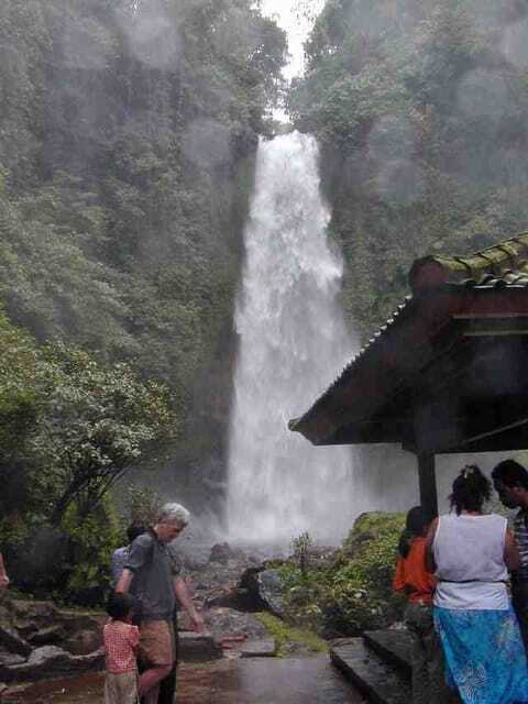 Bali: Lovina Beach and Bedugul Mountain Private Tour - Authentic Experiences and Guest Feedback