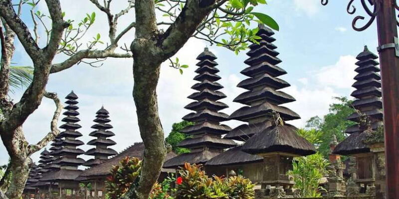 Bali : Tanah Lot Temple Tour with Sunset Dinner - Authenticity and Review Highlights