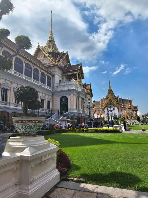Bangkok : History Temples Markets and Food Tasting - Deep Dive into the Experience