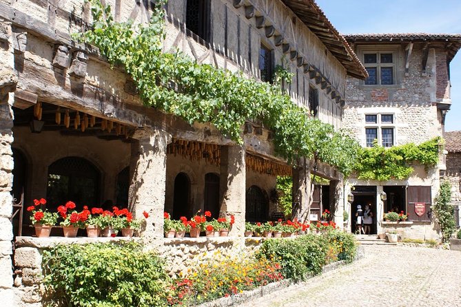 Beaujolais & Pérouges Wine & Food Tasting Private Tour from Lyon - Exploring Beaujolais: From Vines to Vistas