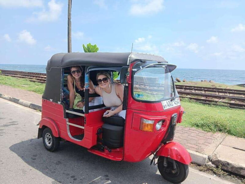 Colombo: Highlights of City Tour by Tuk-Tuk with Pickup - Detailed Breakdown of the Itinerary