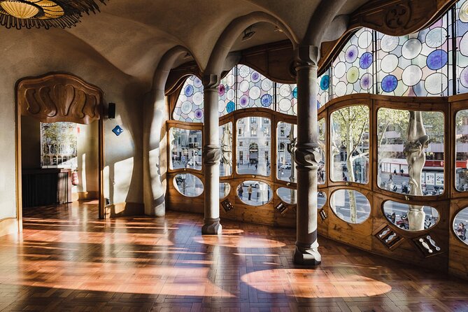 Complete Gaudi Tour: Casa Batllo, Park Guell & Sagrada Familia - Casa Milà — La Pedrera