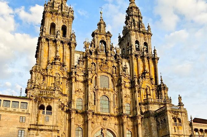 Day Trip from Porto to Santiago de Compostela and Valença - The Transportation: Comfort and Group Size