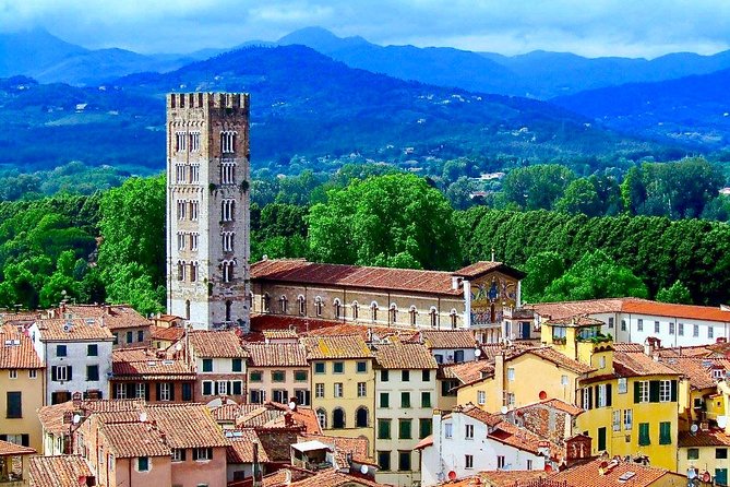 Discover Luccas Secrets on a Guided Walking Tour - Group Size and Guide Quality