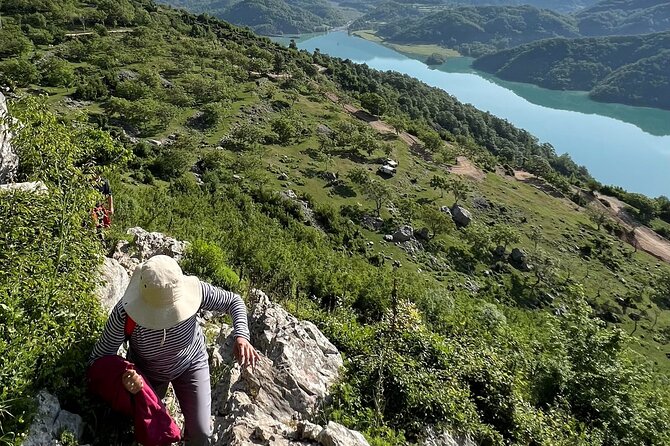 Full-Day Guided Tour to Lake Bovilla, Albania - The Role of the Guides and Group Size