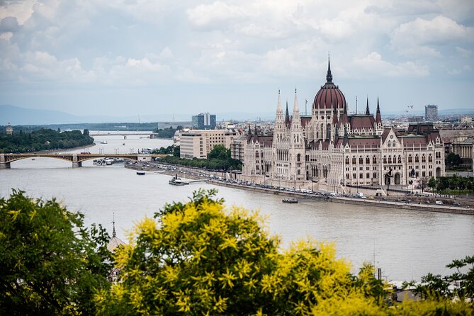 Full Day Private Tour at Budapest and Szentendre with lunch - FAQ