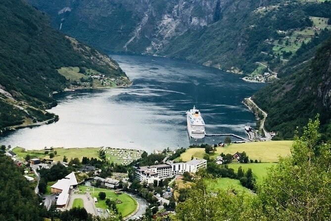 Geiranger Shore Excursion: Mt. Dalsnibba and Eagle Road - Lake Djupvatn – A Mountain Water Wonderland