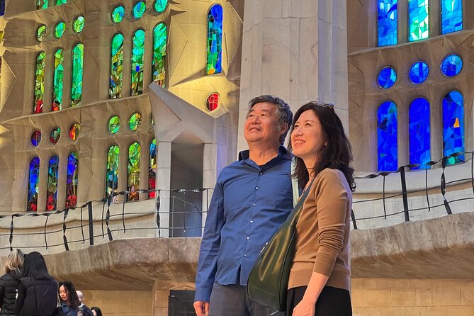 Guided Walking Tour in Park Güell and Sagrada Familia - Detailed Breakdown of the Tour Experience