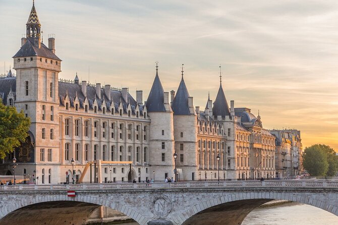 Historic Heart of Paris: Île de la Cité Walking Tour - The Highlights of the Tour