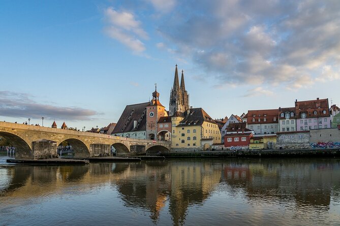 Historical tour with traditional culinary history - Key Points